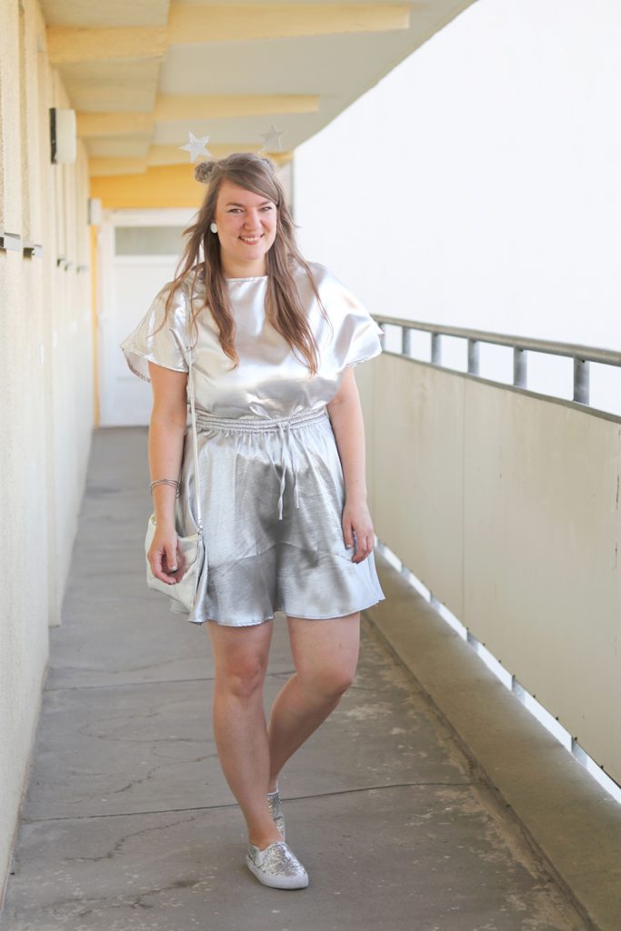 DIY: Make Space Party Costumes Yourself - via Luloveshandmade.com
