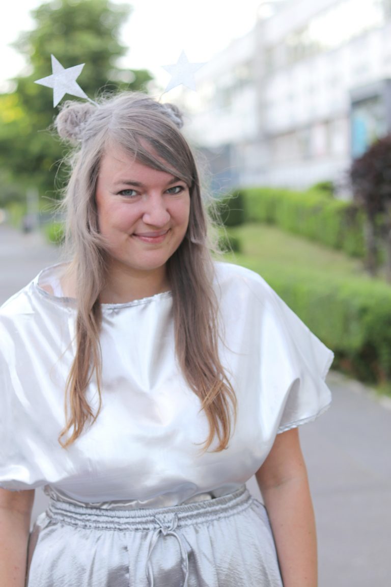 DIY: Make Space Party Costumes Yourself - via Luloveshandmade.com