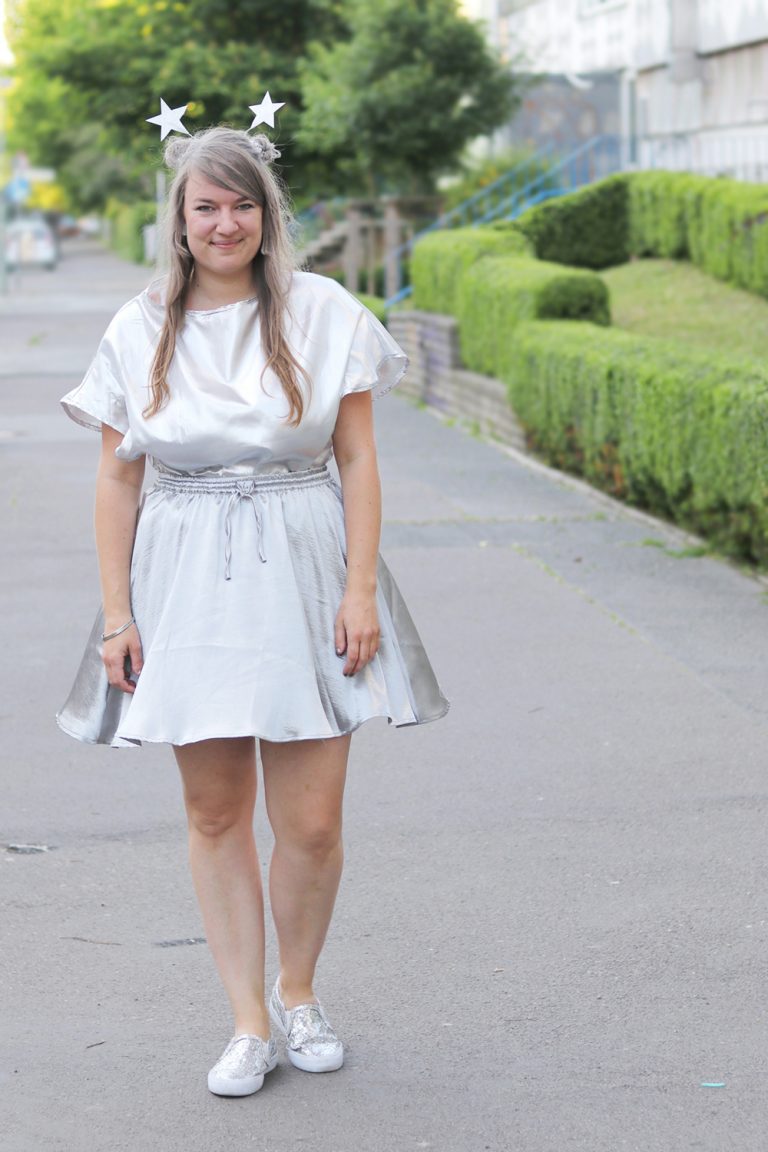 DIY: Make Space Party Costumes Yourself - via Luloveshandmade.com