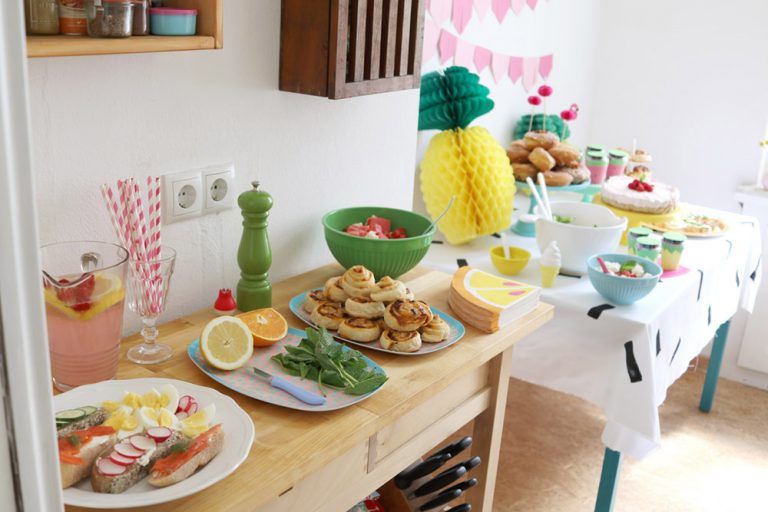 A Bright and Colorful Summer Craft Party via Luloveshandmade.com